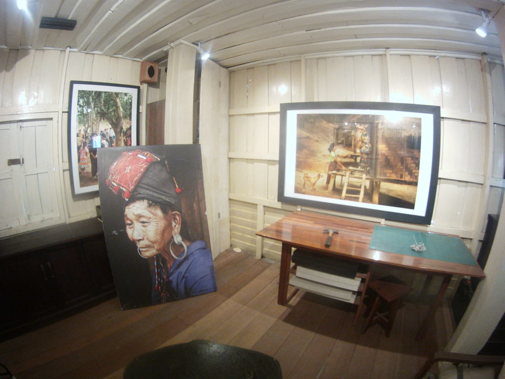 LAOS: Photographer Adri Berger & The Big Tree Café - Vagabundler