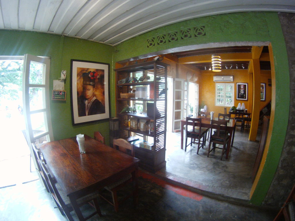 LAOS: Photographer Adri Berger & The Big Tree Café - Vagabundler